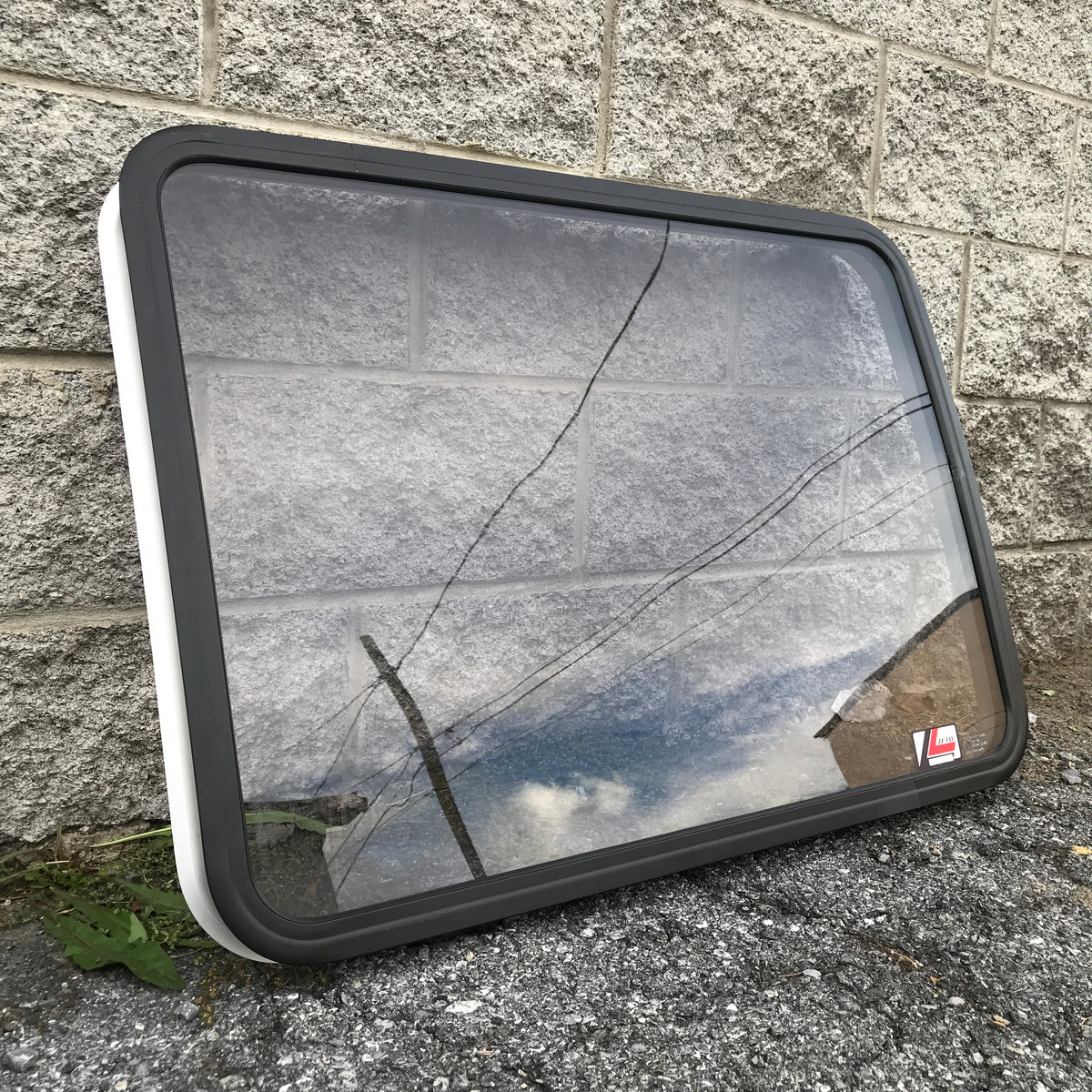 NOS Le Van Bay Window - 34"x24" Horizontal – Hevy Hauling